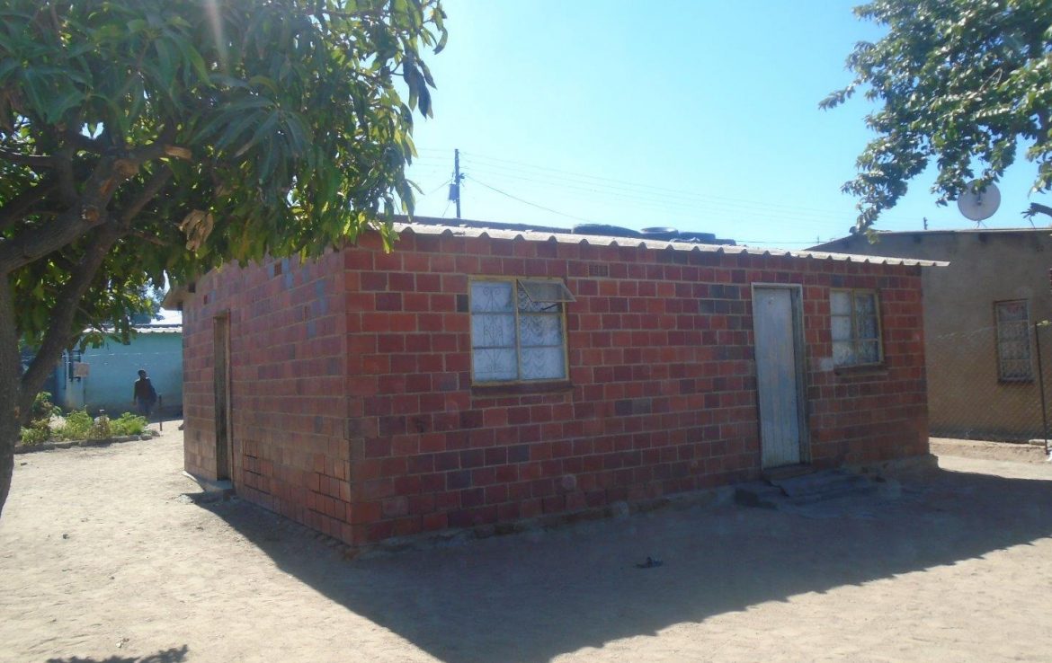 OLD PUMULA 4 ROOMED HOUSE FOR SALE – ShonaHome