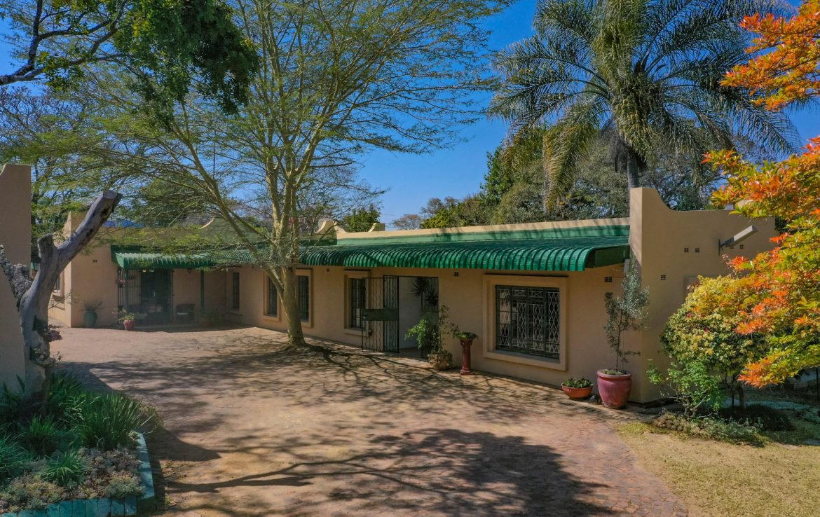 In Borrowdale Super house for sale - ShonaHome