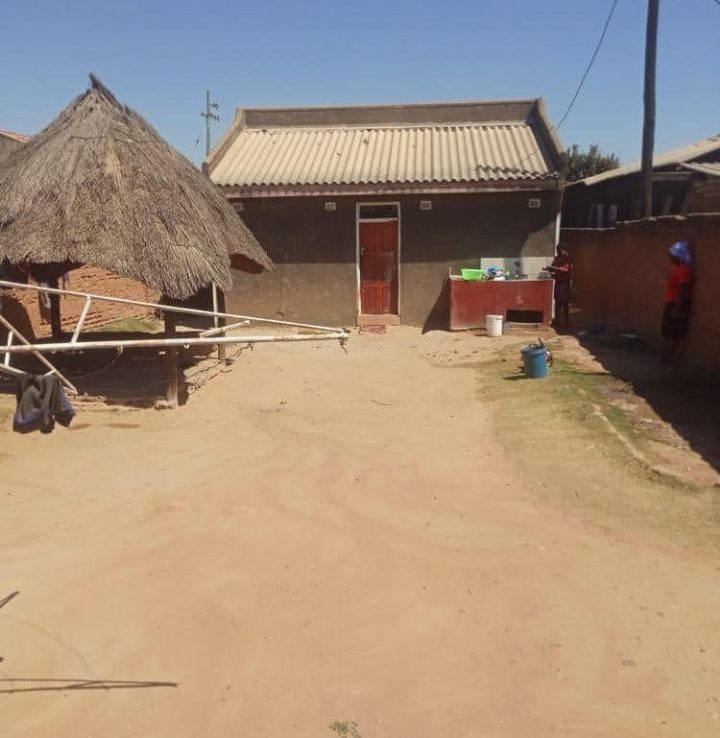 Chitungwiza Unit L House for Sale – ShonaHome
