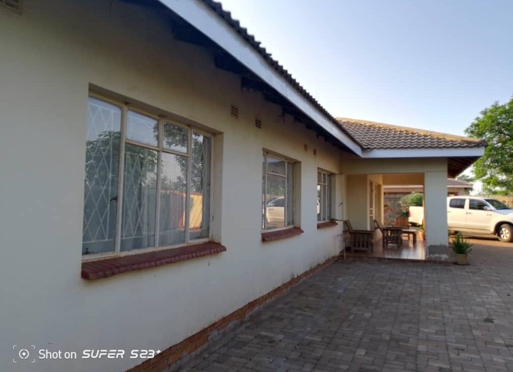 4 BEDROOM HOUSE FOR SALE IN MAHATSHULA BULAWAYO - ShonaHome