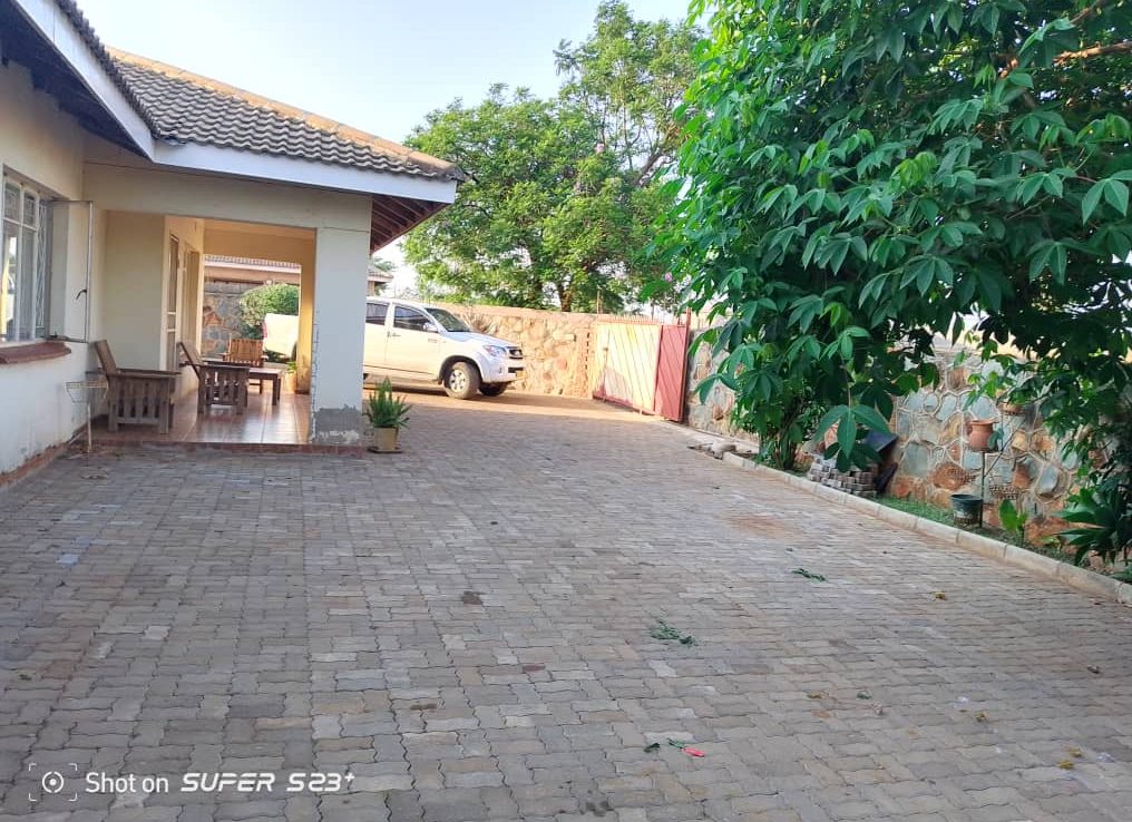4 BEDROOM HOUSE FOR SALE IN MAHATSHULA BULAWAYO - ShonaHome