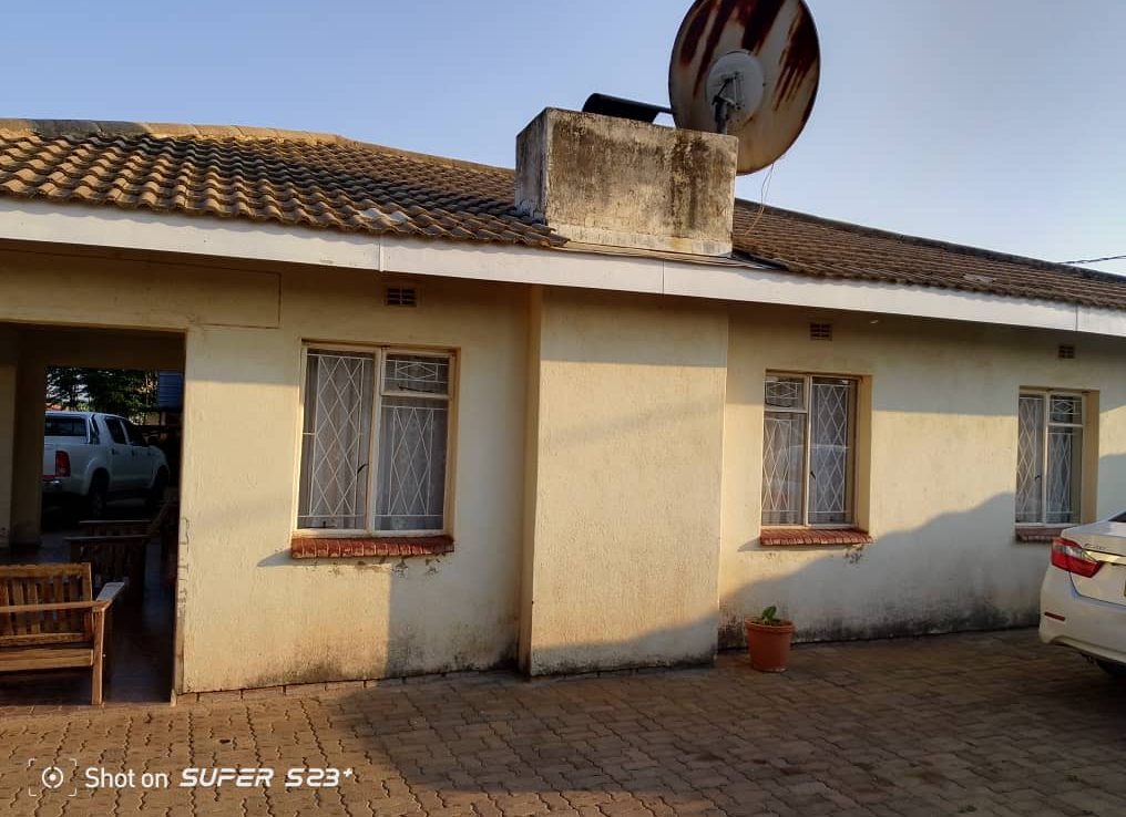 4 BEDROOM HOUSE FOR SALE IN MAHATSHULA BULAWAYO - ShonaHome