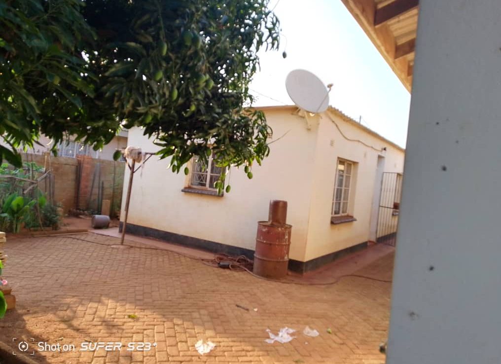 4 BEDROOM HOUSE FOR SALE IN MAHATSHULA BULAWAYO - ShonaHome