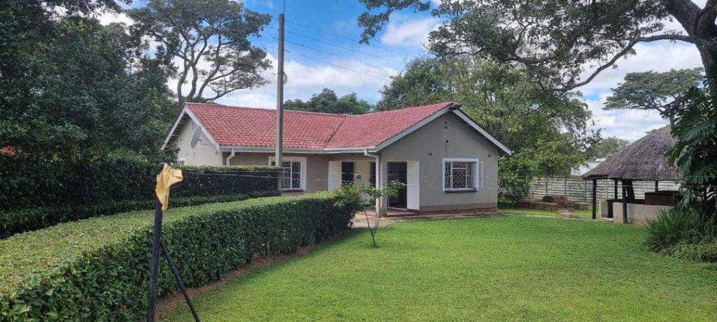 Elegant 4-Bedroom Home with Cottage in Borrowdale – ShonaHome